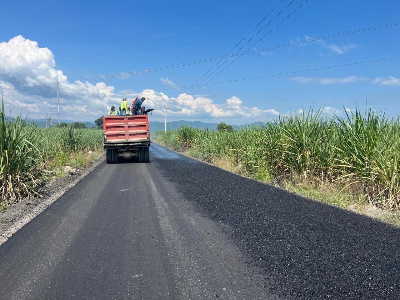 Por concluir, la reconstrucción del camino a Tambaca en Tamasopo - www ...