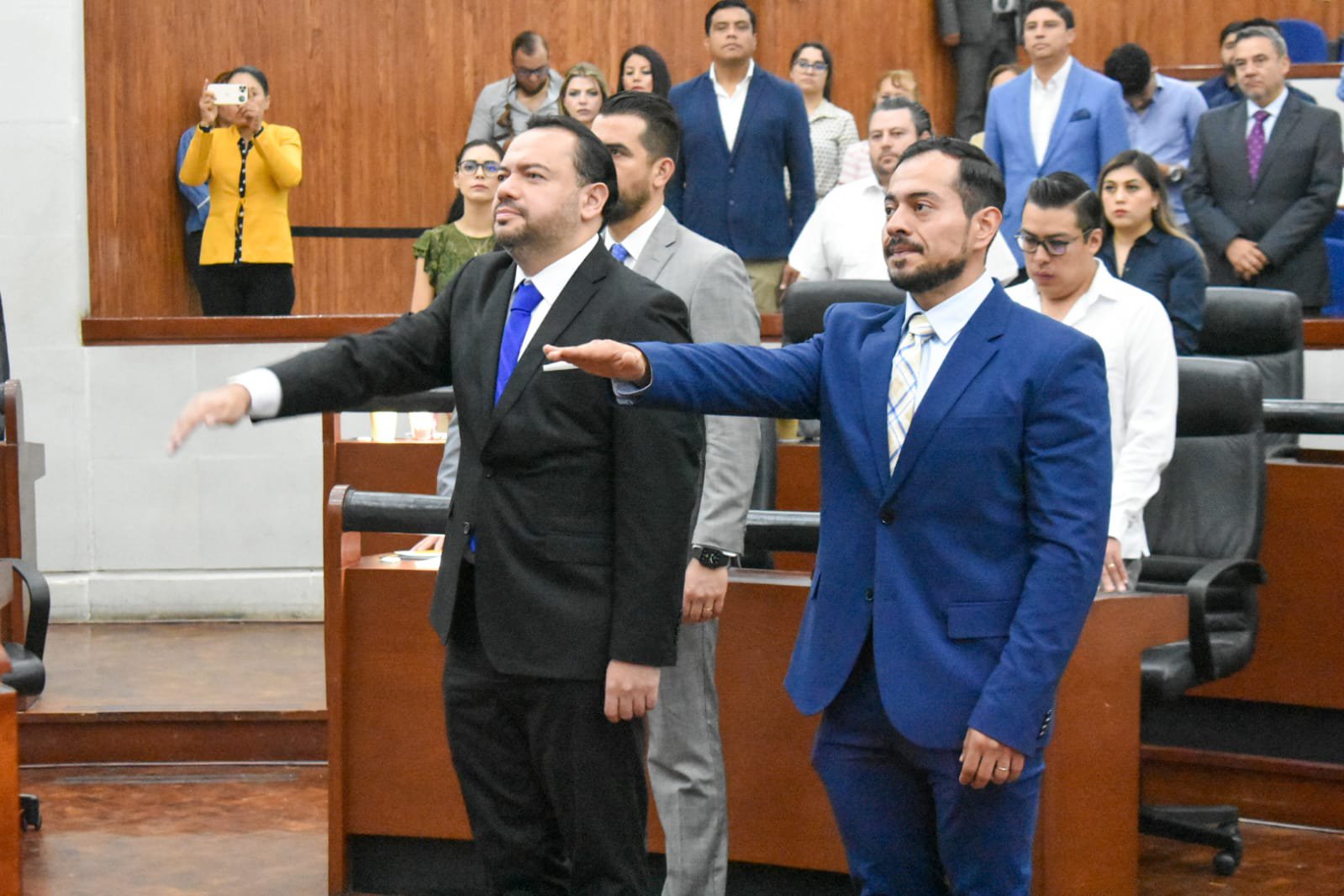 Toma Protesta diputado suplente Uriel Juárez en Congreso del Estado de ...